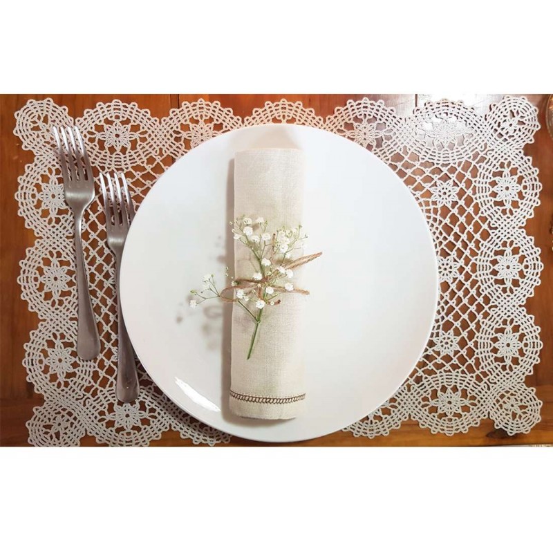 Runner tavola effetto pizzo con tovagliette beige