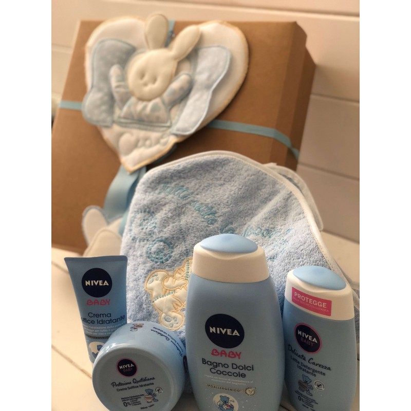 Idea regalo neonato - una scatola di prodotti utili e originali